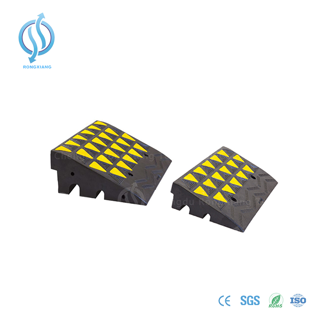 High Visibility Rubber Kerb Ramp from China manufacturer - Rongxiang